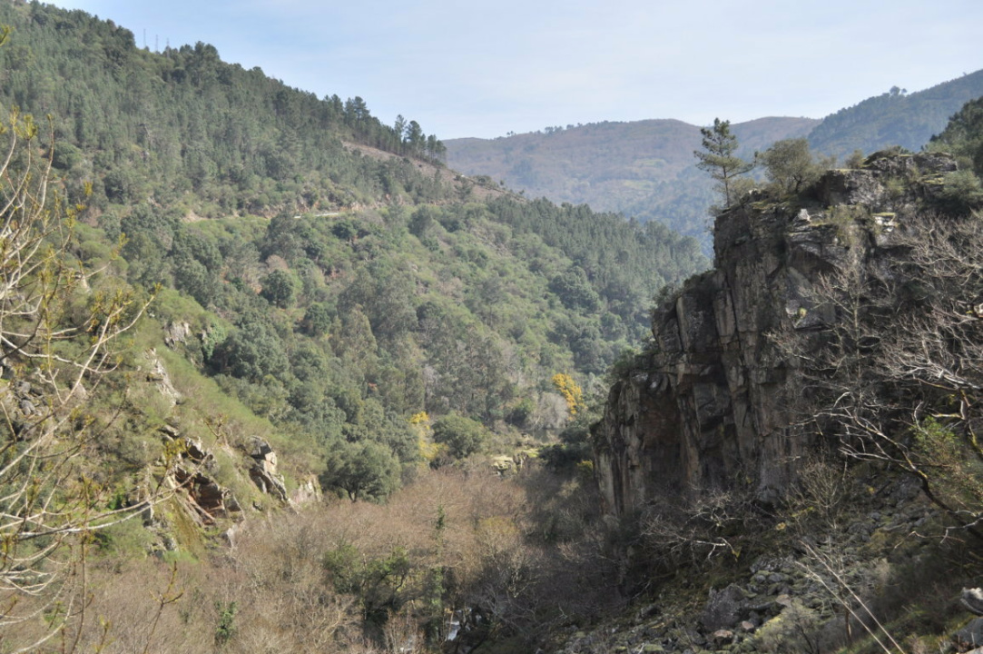 Ribeira Sacra | Penedo do Garabullo y Cascada de Fondós